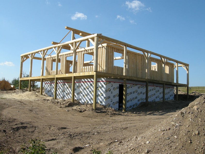 Canadiana Vertical Log Cabins - Log & Timber Works